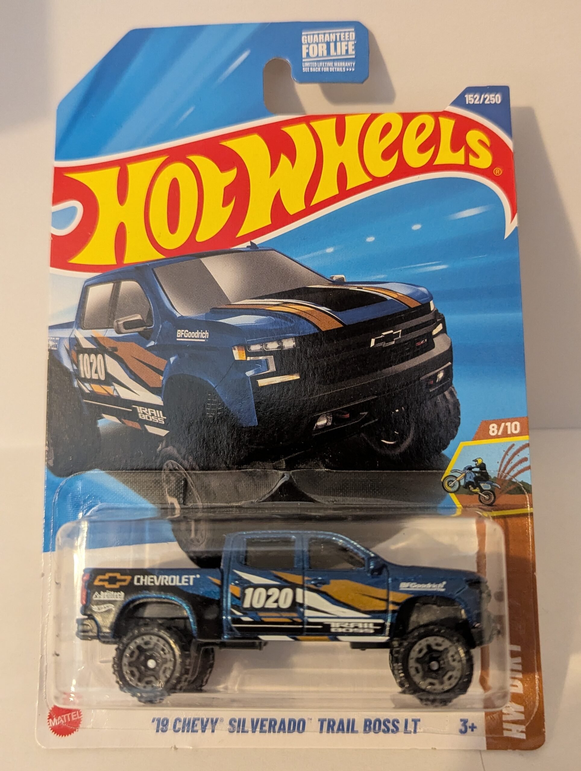 Hot Wheels ‘19 Chevy Silverado Trail Boss LT (Blue) - SmallScaleCars